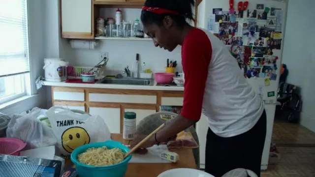 Red and white raglan tee worn by Sydney Adamu (Ayo Edebiri) as seen in ...