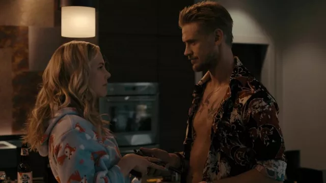 Printed shirt worn by Clement Mansell (Boyd Holbrook) as seen in ...
