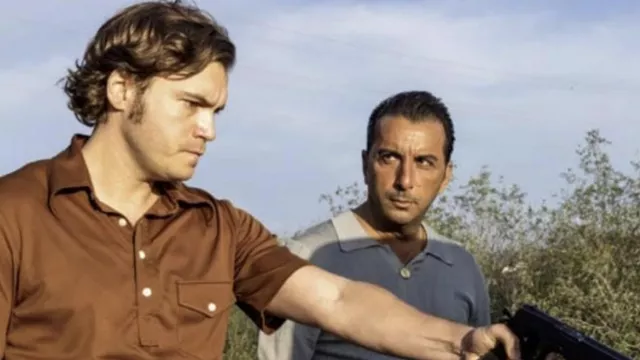 Brown shirt worn by Bobby Belucci (Emile Hirsch) as seen in Inside Man ...