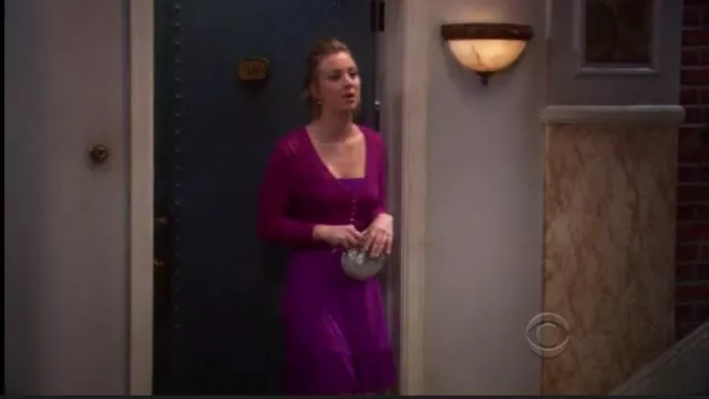 Robe de rendez-vous violette (avec boléro) de Penny (Kaley Cuoco) dans ...