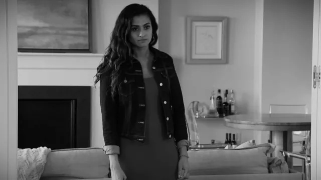 Atuendos de la película Guy Friends: Kavita Jariwala lleva una chaqueta ...