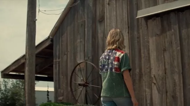 Looks from the movie Twisters: Kate (Daisy Edgar-Jones) wears a green ...