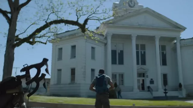 Rebel Ridge Movie: Aaron Pierre is wearing blue backpack to portray ...