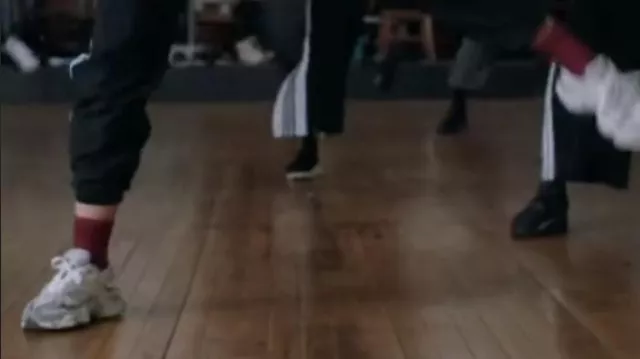 Atuendos de la película Smile 2: Skye Riley (Naomi Scott) usa zapatos ...