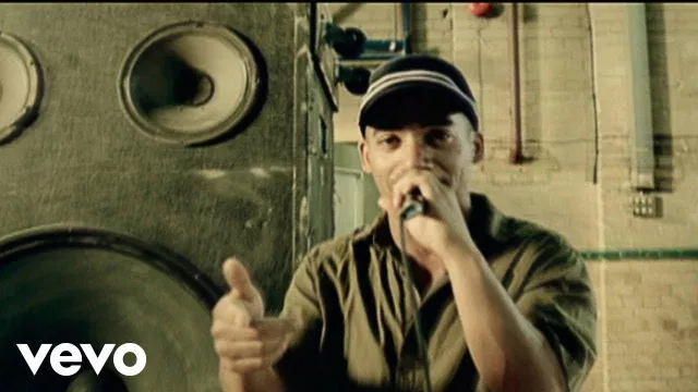 Black baseball cap with white stripes of Tom Findlay in Groove Armada ...
