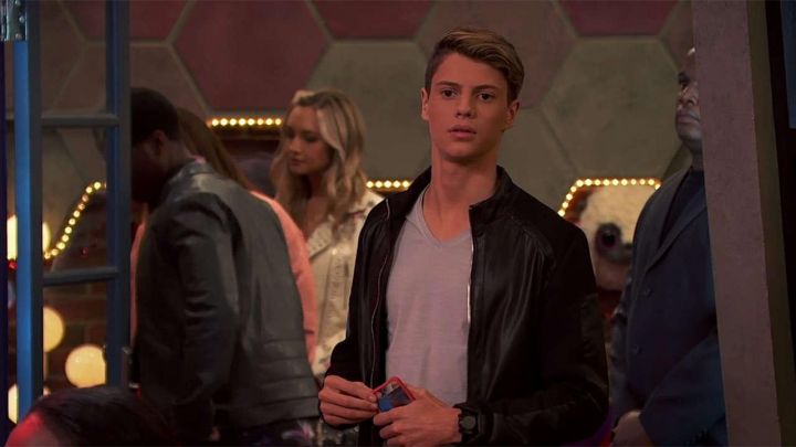 Henry Danger: Clothes, Outfits, Brands, Style and Looks | Spotern