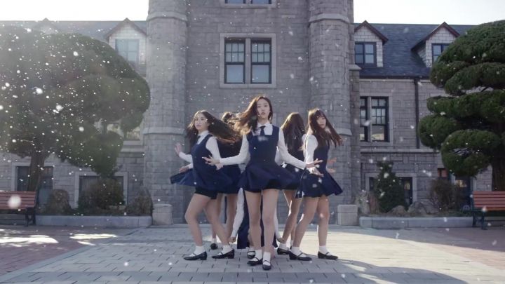 [MV] 여자친구(GFRIEND) _ 시간을 달려서(Rough): Clothes, Outfits, Brands, Style and Looks | Spotern
