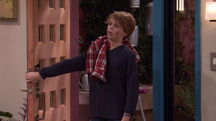 Discover outfits and fashion from season 1 on Henry Danger
