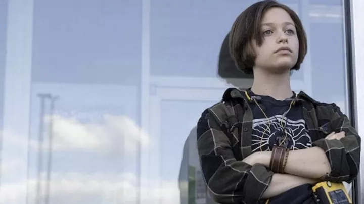 Paper Girls: Clothes, Outfits, Brands, Style and Looks | Spotern